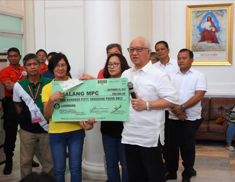 Tulong Pangkabuhayan Iginawad Sa Mga Piling Kooperatiba ng 6th District ... Tulong Pangkabuhayan Iginawad Sa Mga Piling Kooperatiba ng 6th District ...